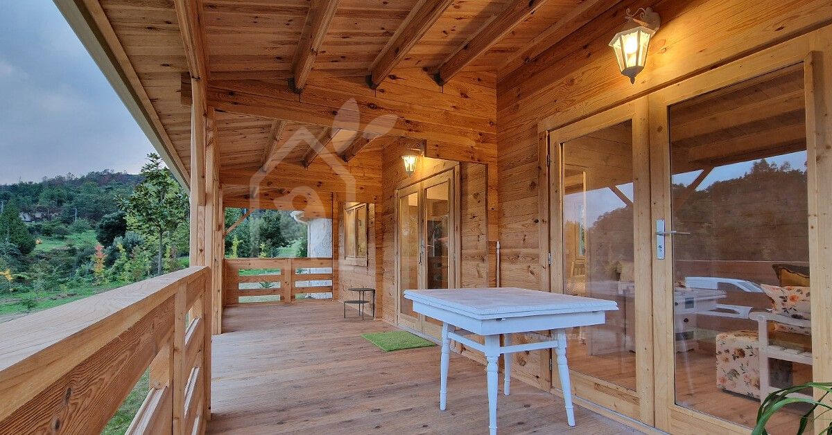 Casa in legno abitabile con porticato AMELIA (Coibentata PLUS, 44+44 mm ...