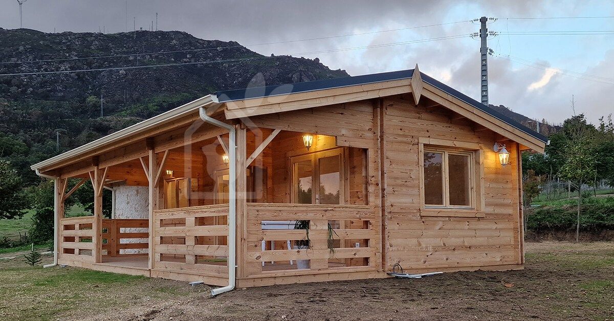 Casa in legno con porticato AMELIA (44 mm), 32 m² + 20 m²