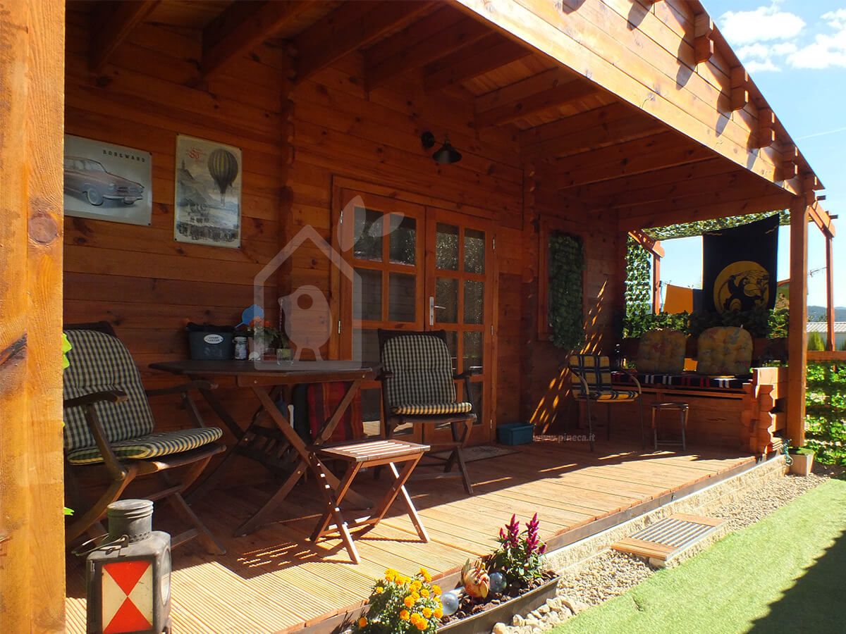 Casa in legno con porticato DONNA (44+44 mm), 63 m² + 11.5 m²